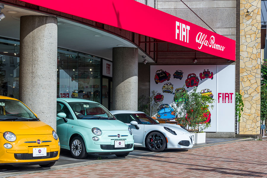 男心くすぐるラグジュアリーな「高級車カフェ」3選｜レッツエンジョイ東京